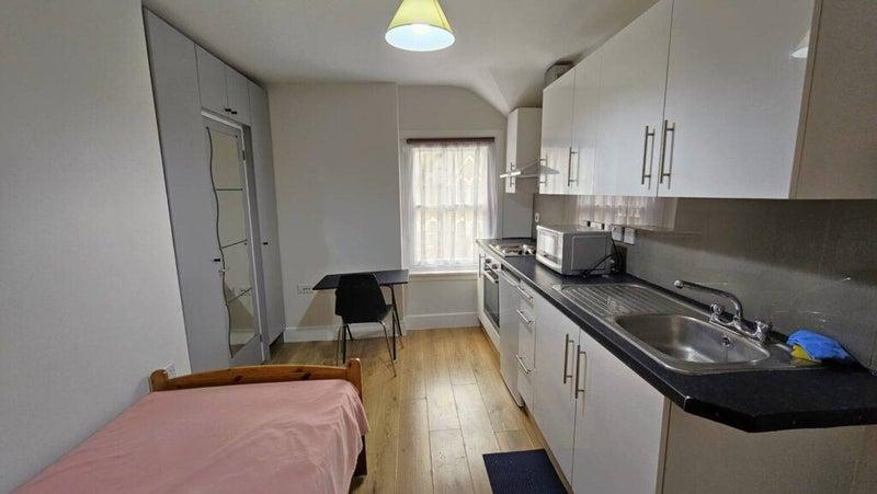 Studio Flat West Hampstead - £1,100 pcm | Instamove
